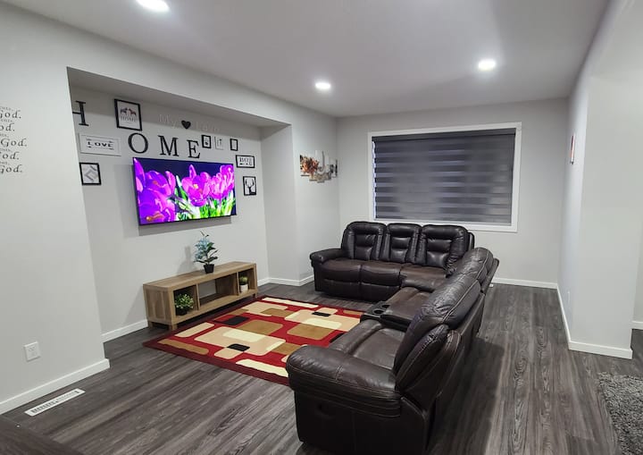 4-bedrooms In Devonshire Cozy Haven - Whole House - Winnipeg