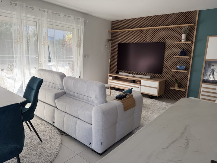 Appartement Luxe Jacuzzi Et Balnéo Avec Terrasse - Nîmes