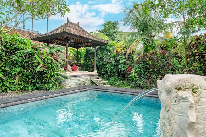 Cozy 1br Villa In Lush Ubud W Spa+2 Pools+balcony - Ubud