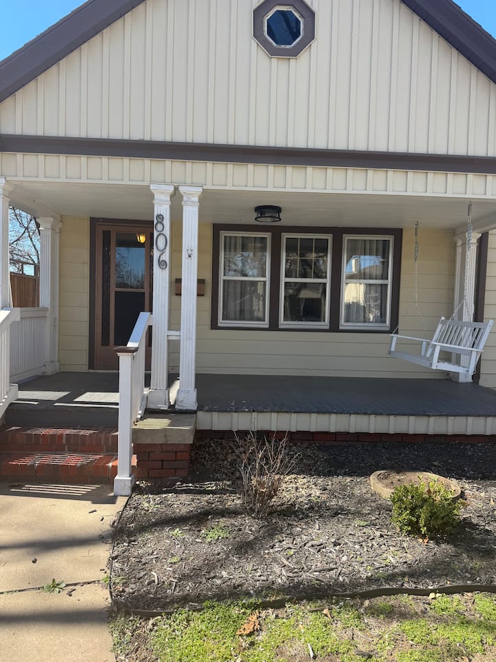 Charming 1920s Bungalow In The Heart Of Salina - Bavaria, KS