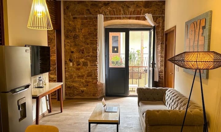 Casco Antiguo Apartment With Balcony & Stone Wall - Panama City