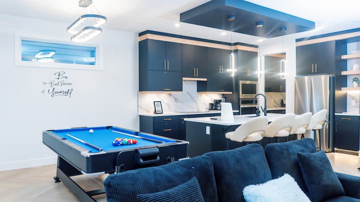 Serene Dwelling Home-4 Bedroom\pool Table Near Yeg - Edmonton