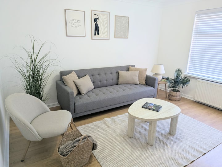 Modern 2-bedroom Home Sleeps 6 / Parking & Garden - Leeds
