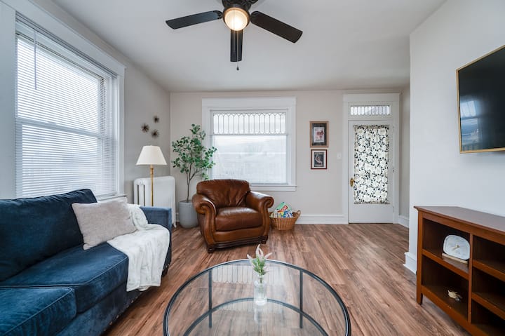 The Garden Spot:
Lilly Suite
Free Parking - Reading, PA