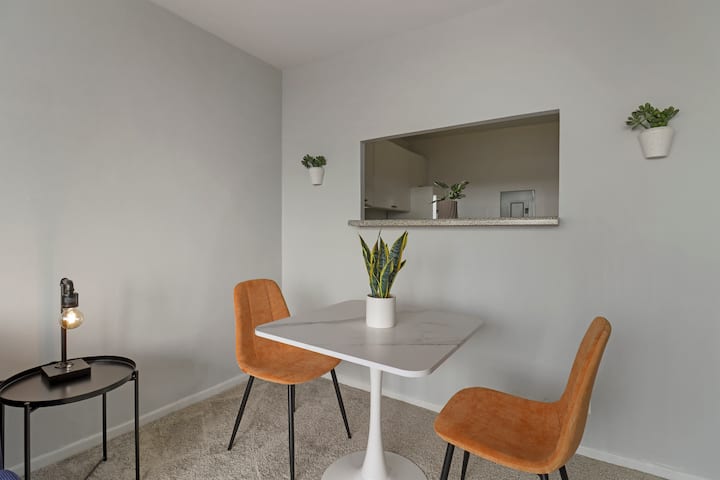 Lake Meadows Chic 1br Getaway - Woodlawn - Chicago