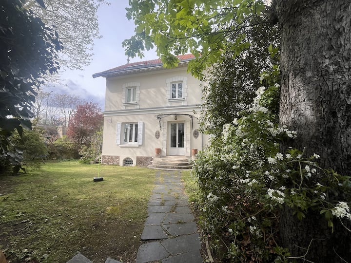 Maison De Charme, 10 Personnes, Jardin - Boulogne-Billancourt