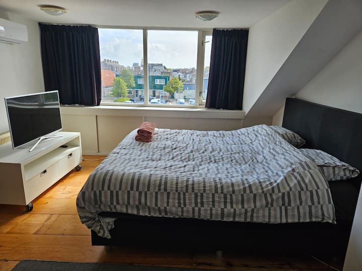 Sfeervolle Zolderkamer Aan Singel In Centrum - Julianadorp