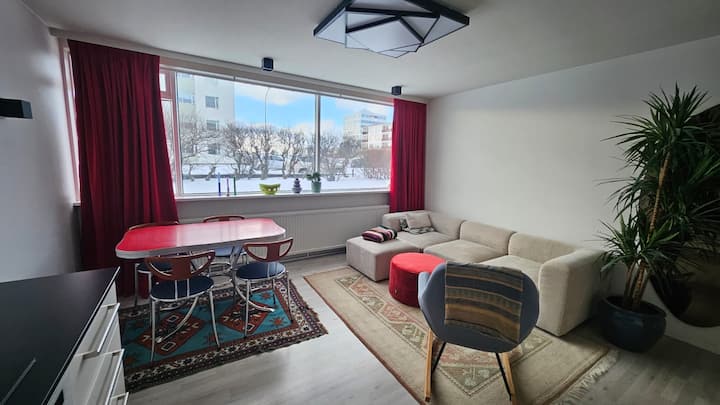 Bright Nordic Apartment With Large Windows - Reykjavik