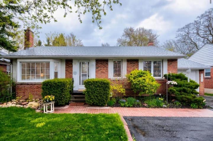 Entire Cozy Basement Suite – Private Entrance - Toronto