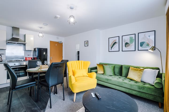 Stylish 2 Bed, 2 Bath Apartment With Free Parking - Salford
