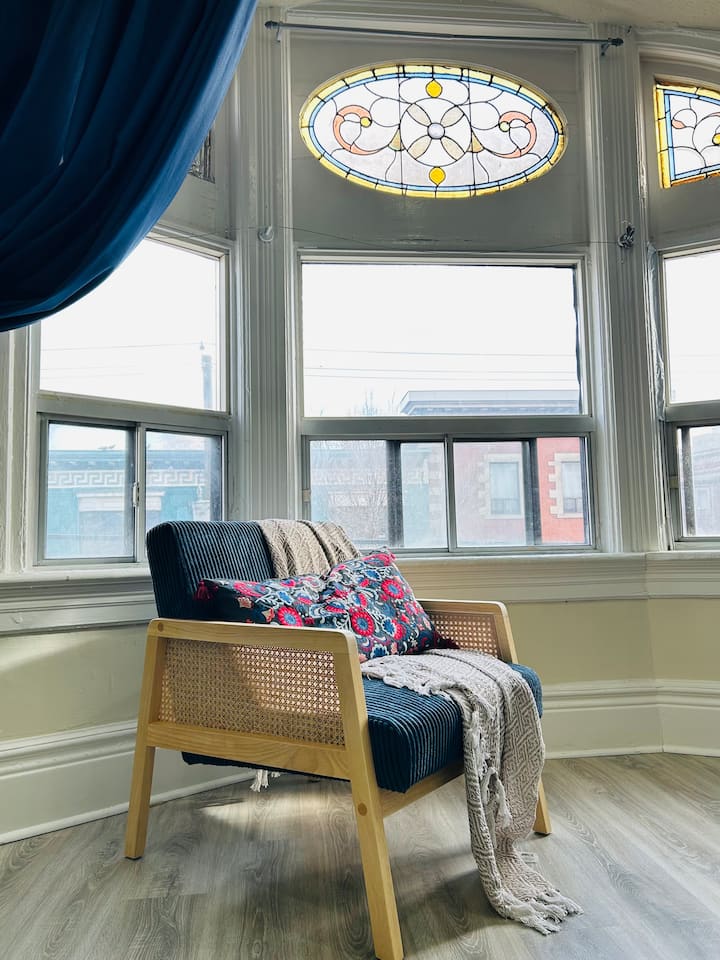 Nest & Rest Toronto | Cozy 3br W/private Access - Toronto, ON