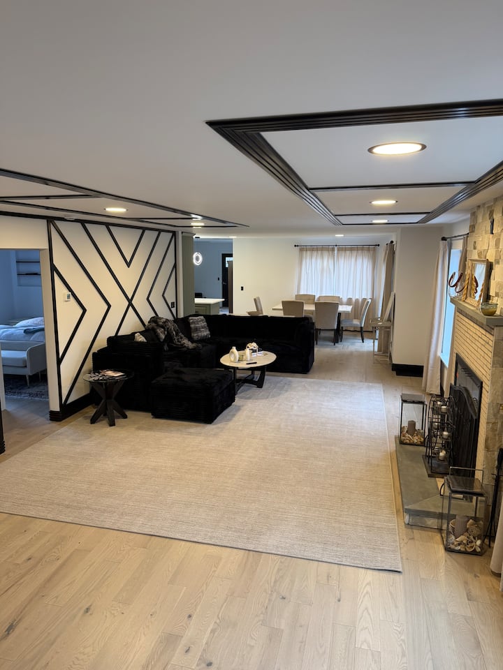 Posh Hamptons Hideaway - Long Island, NY