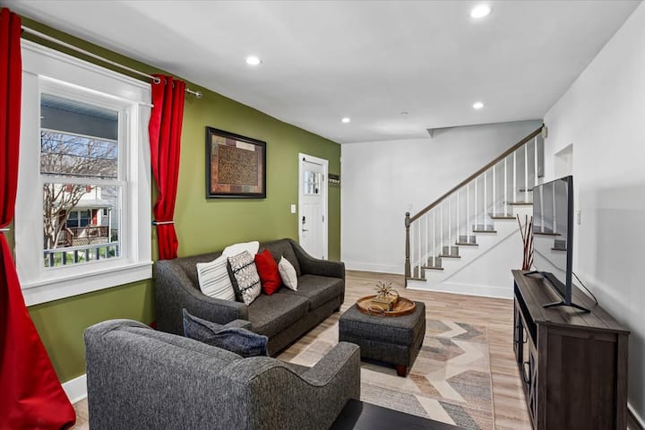 Downtown Annapolis 3 Bedroom Home With Parking! - Annapolis, MD