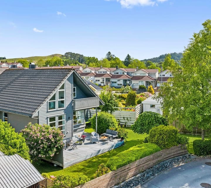Lyst Og Familievennlig Hus Nær Uis - Stavanger