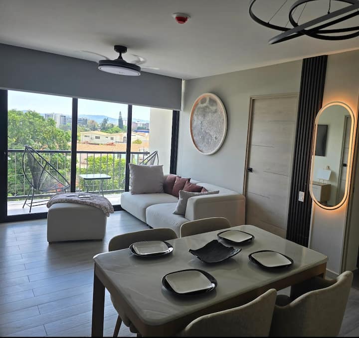 Suite Elegante En San Salvador: 2 Hab Y Piscina - El Salvador