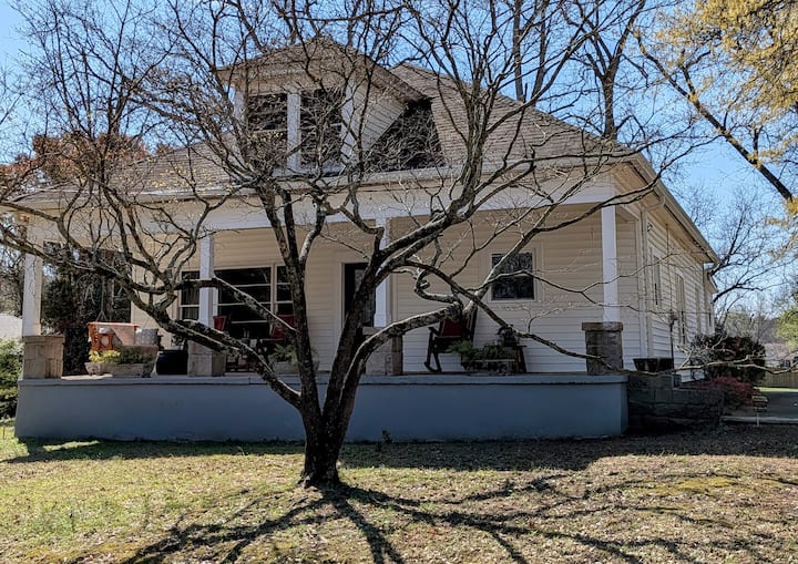Stone Mountain Village Historic Home - Stone Mountain, GA