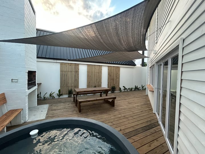 Ocean Flow Beach Cabin - Jeffreys Bay