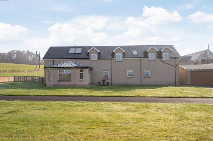 Spacious Countryside Getaway At The Mill House - Falkirk