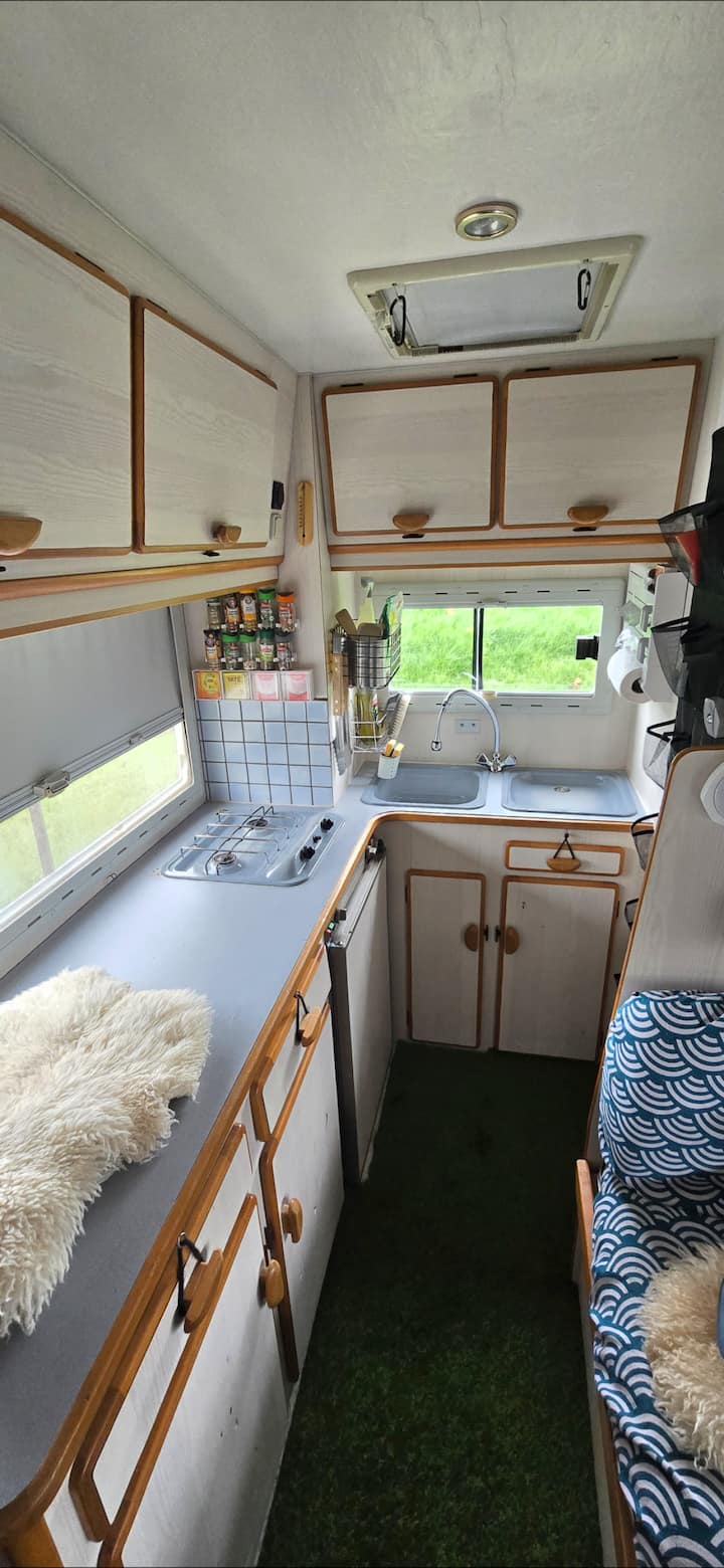 Camping-car Fixe Tout Confort Surf, Lac, Nature - Sion