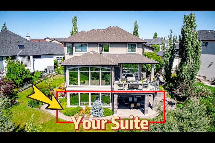 Scenic Walkout Suit/ 2 Beds+2 Baths/river Views - Calgary
