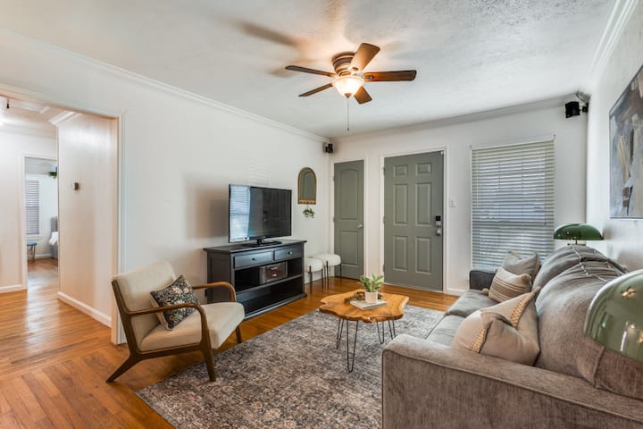 Bright & Charming Home Near Downtown Mckinney - McKinney