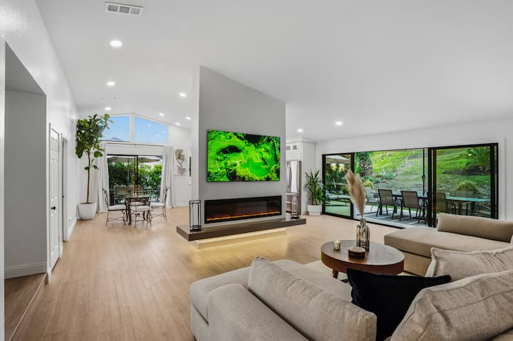 Furnished Luxury Lake House Steps From The Lake - Lake Elsinore, CA