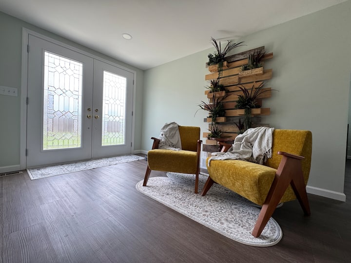 The Grape Escape | Modern Retreat In Madison - Ashland, OH