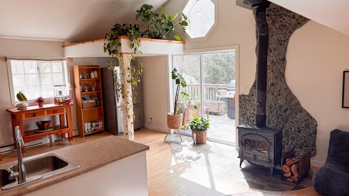 Cozy Artist Apt On Community Farm+ 2km Forest Loop - Courtenay, BC, Canada