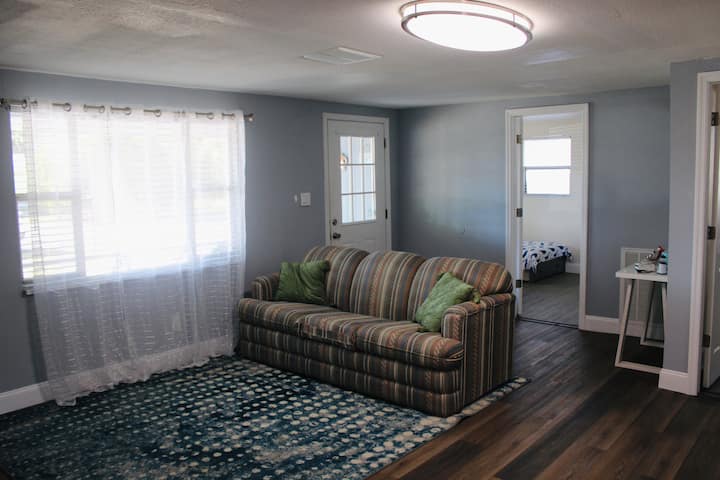 New Port Richey Coastal Stay - New Port Richey, FL