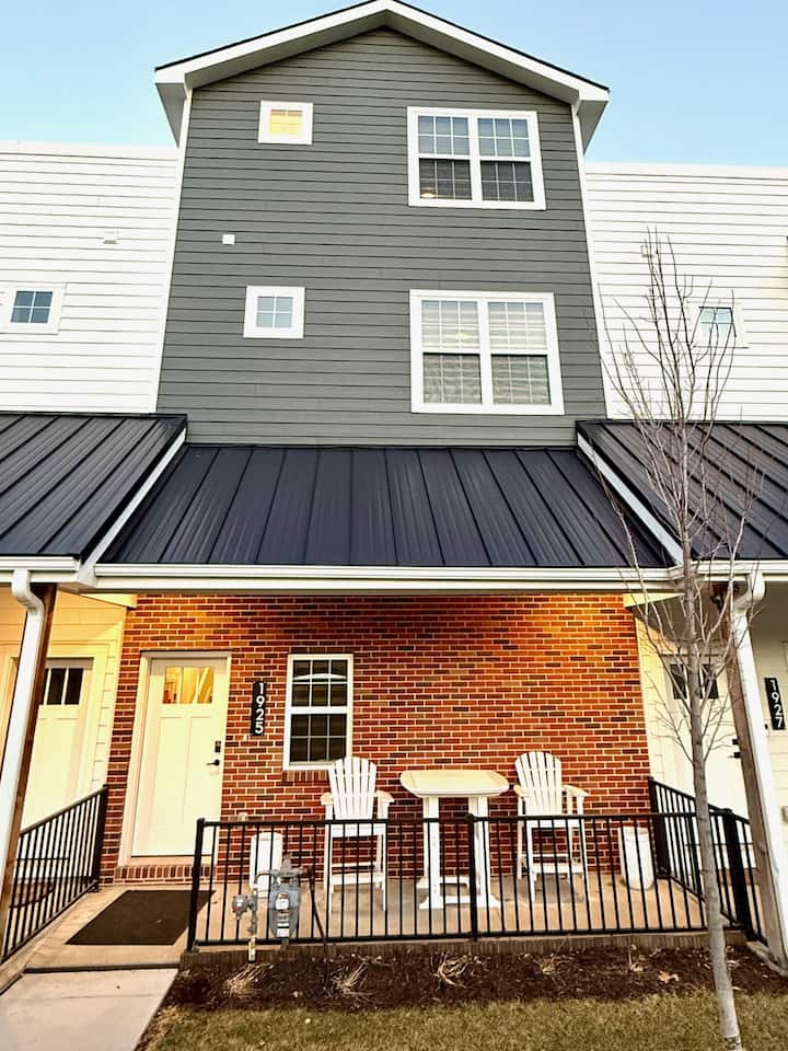 Downtown Delight With Garage And Rooftop Deck. - Council Bluffs, IA