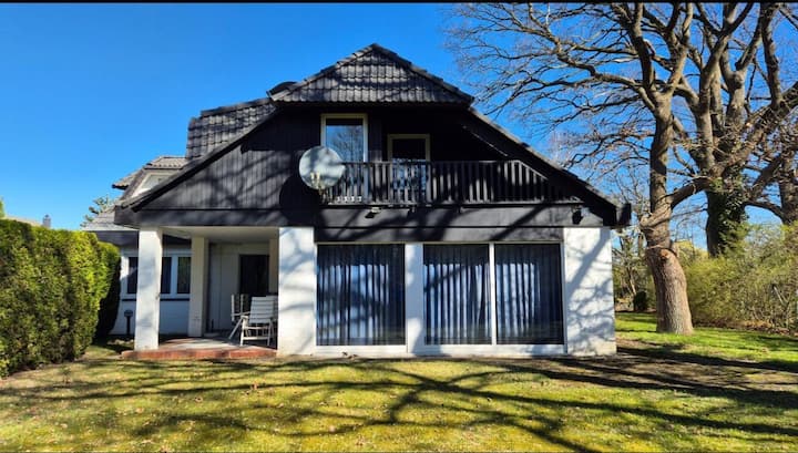 „Großes Haus Nahe Messe – 3 Bäder, Garten“ - Burgdorf