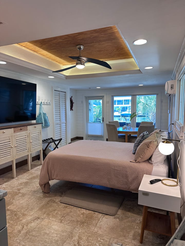 Waterfront Oasis - Bike To Beach - Fort Myers Beach, FL