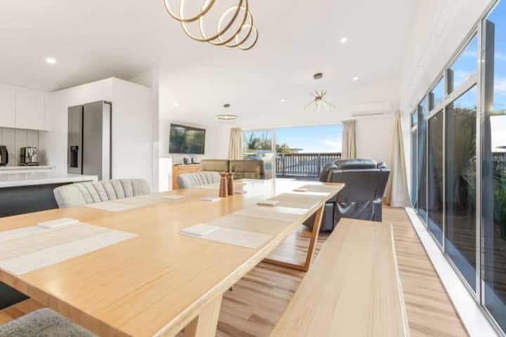 Elegant Raglan Retreat | Spacious 4 Bedroom Escape - Raglan