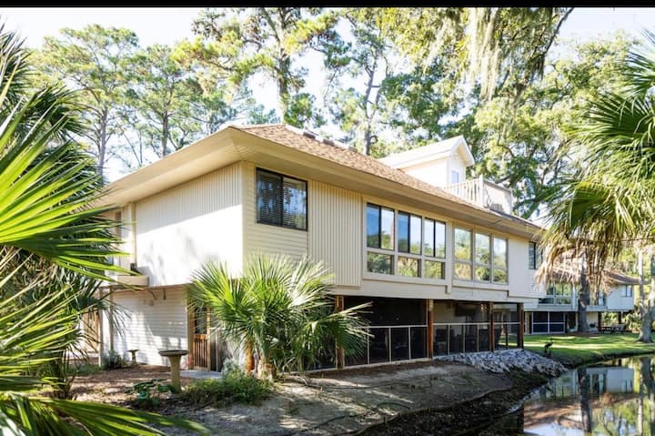 Resort Beach Cottage On The Lagoon - Edisto Beach, SC