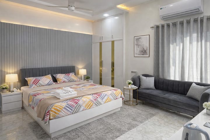 Stylish 2bhk W/ Patio & Lake View | Central Ajmer - Ajmer