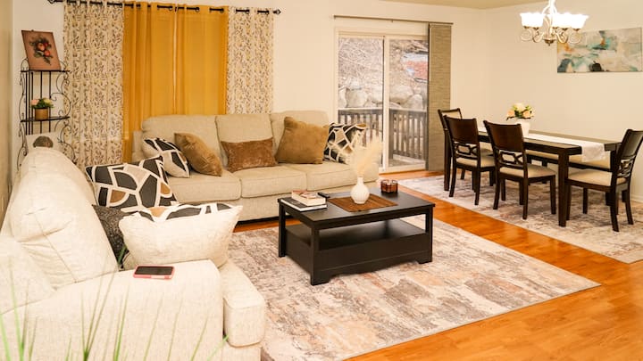 Elevated Comfort In St. Paul Cozy Perfect Location - Saint Paul, MN