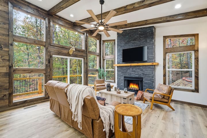 Serene Getaway | Hottub, Games, Coffeebar + Resort - Ellijay, GA