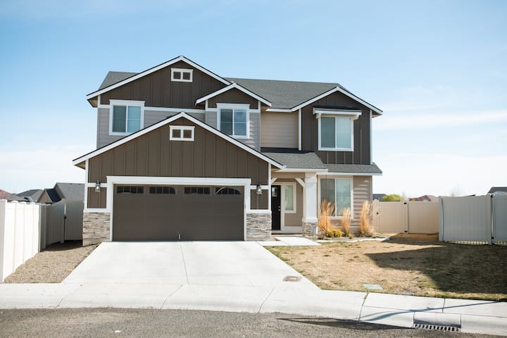 Excellent Location!/5beds/2.5bath/fenced Yard - Twin Falls, ID