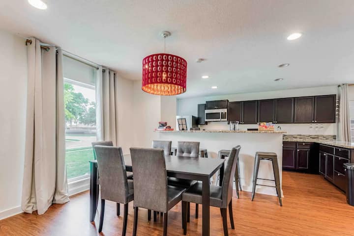 Family Getaway | King Bed, Theater, Fire Pit, Bbq - Allen, TX