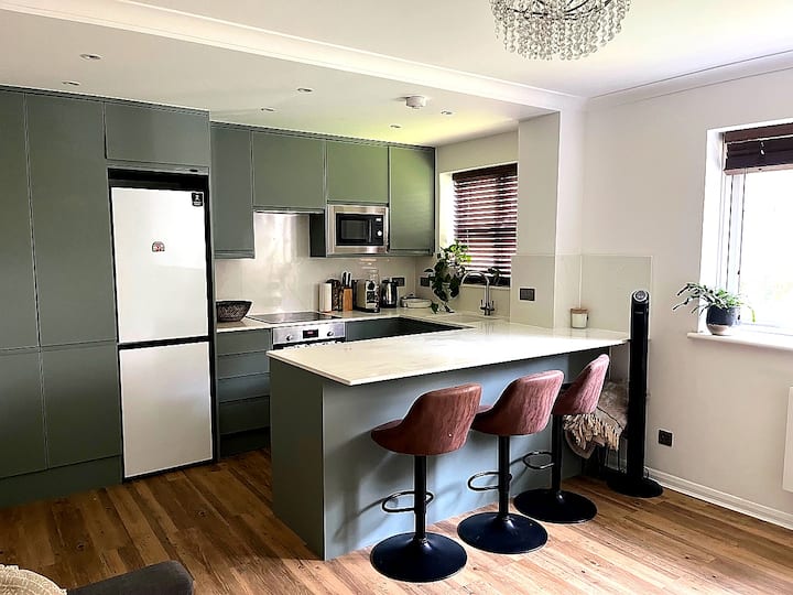 Luxury Garden View Flat | Open Plan | Parking - Walthamstow - London