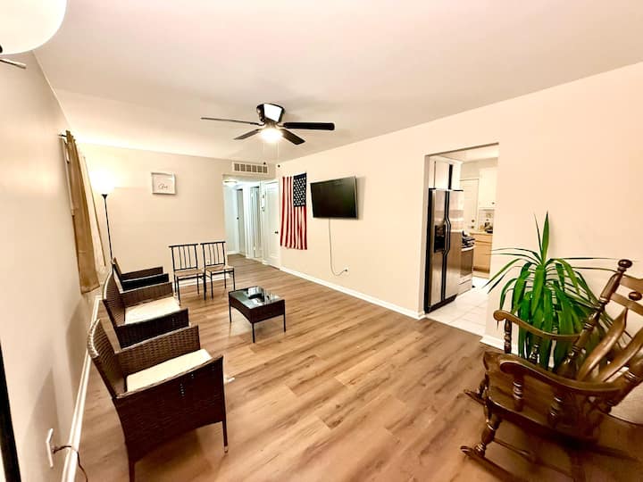 Cozy 3br +Fenced Backyard+ Wifi + Pet Friendly - Aéroport métropolitain de Détroit (DTW)