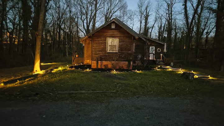 3br Cottage W/ 3 Queen Beds, Workspace | 2 Acres - Fort Patrick Henry Lake, TN