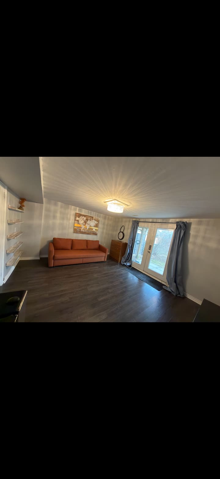 Cozy Walkout Garden Suite In Burlington - Burlington