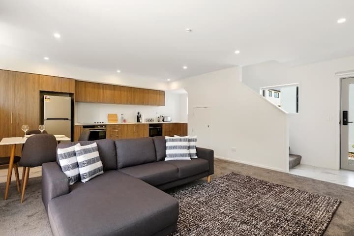 Pet-friendly Central Christchurch Hideaway - 