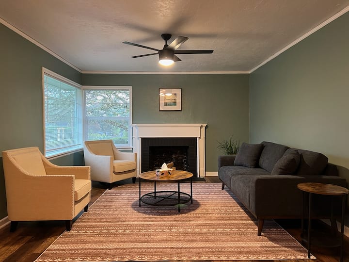 The Serene Cottage - Beaverton, OR