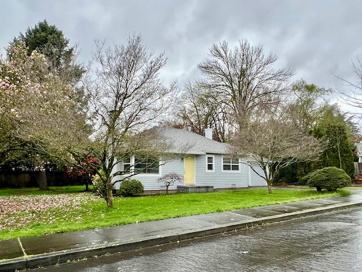 The Serene Cottage - Sherwood, OR