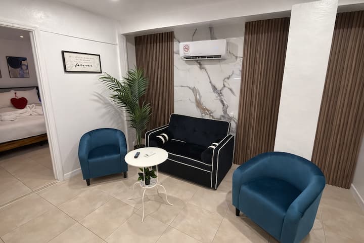 Cozy Studio In Miami | Free Parking & Wifi - Miami Gardens, FL