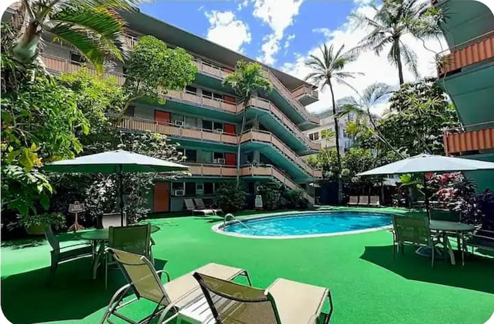 Vintage Surfhaven W Fullkitchen & Pool. Sleep 6-8! - Kailua, HI