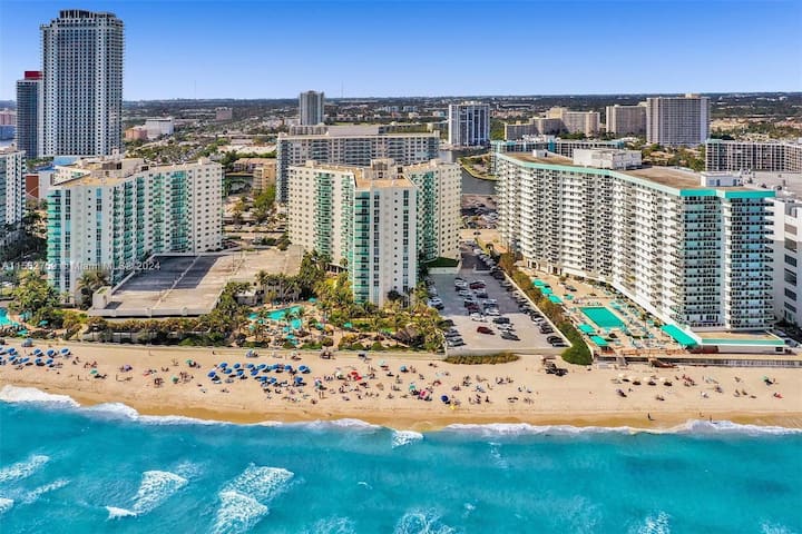 Oceanview 2 Bedroom W/ Balcony 8th Floor Tides - Hallandale Beach, FL