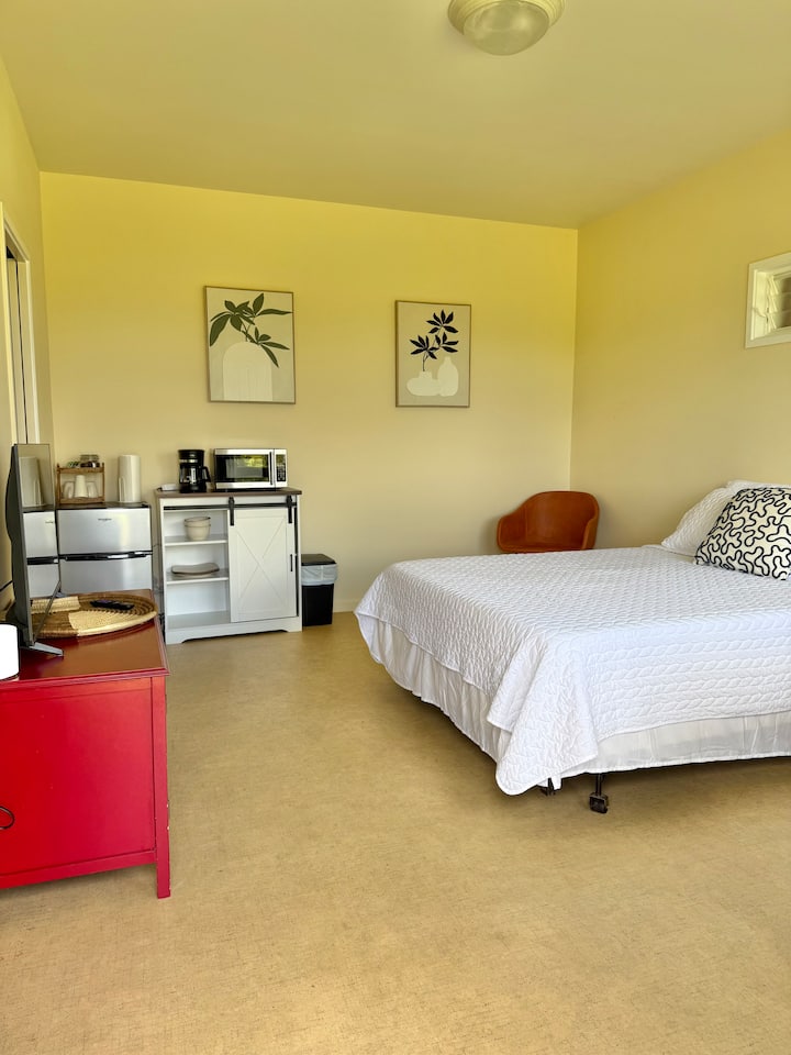 Serene Studio Hideaway | Waiakea Uka, Cool & Quiet - Hilo, HI